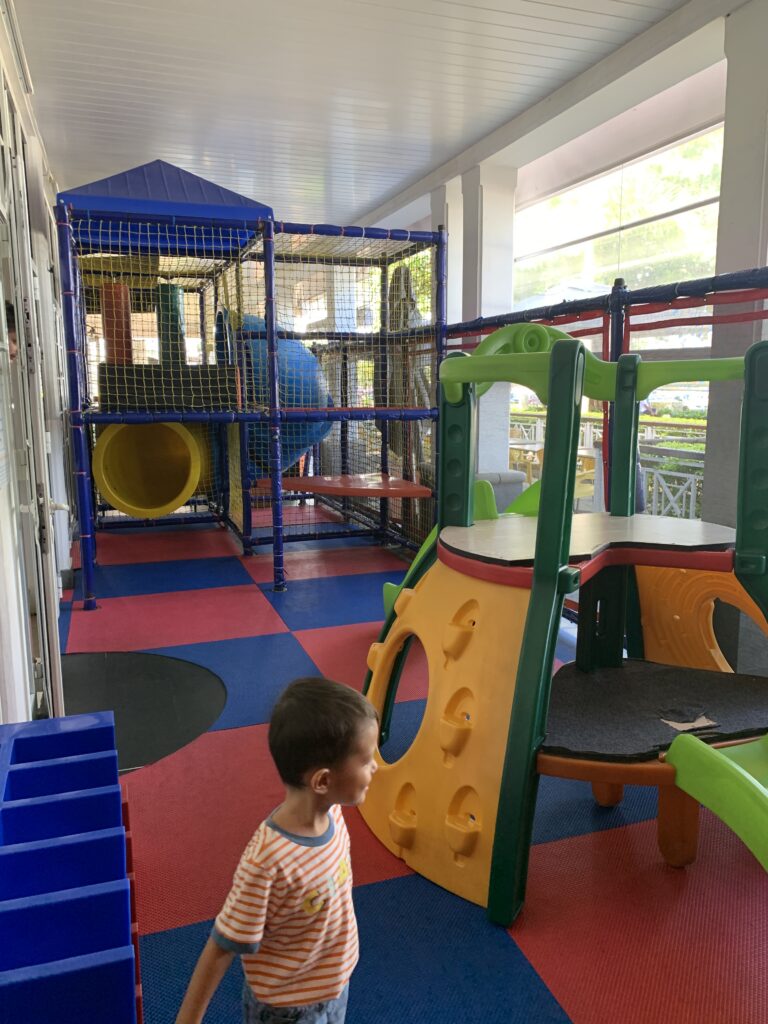 Restaurants with a playground in Mauritius
